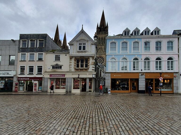Best Places to Go Shopping in Cornwall | The Valley