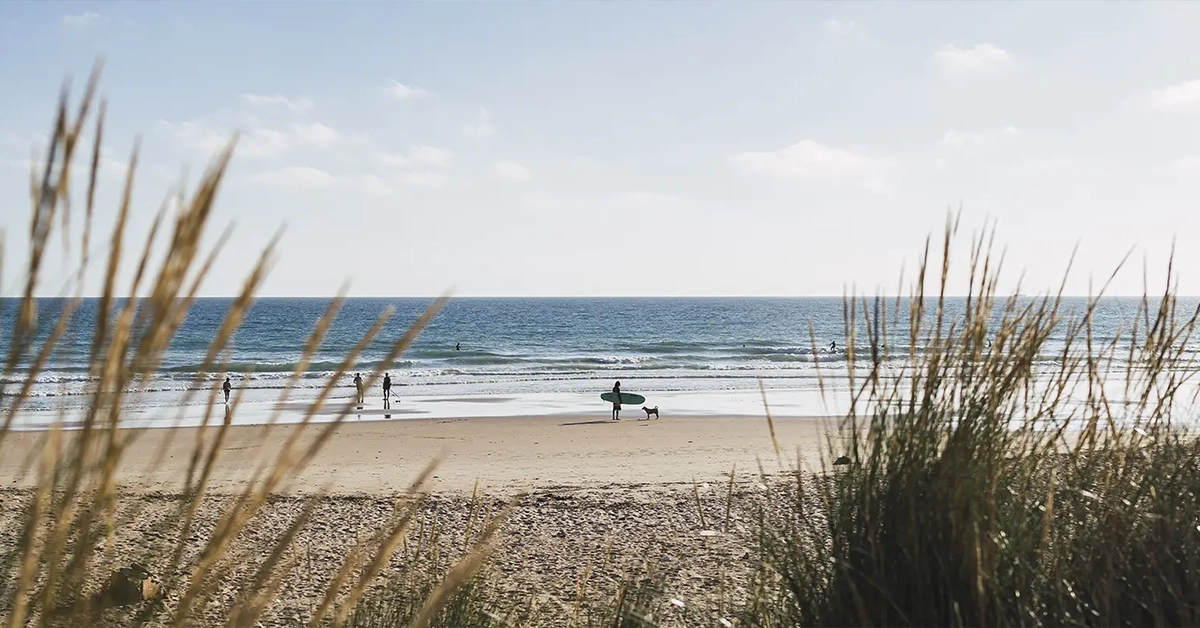 Guide to Visiting Loe Beach in Cornwall | The Valley